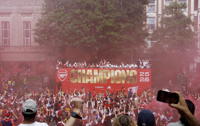 Soccer-Arsenal paint London red with victory parade after Premier ...