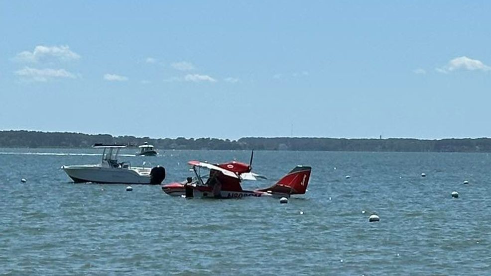 Small amphibious plane lands in Assawoman Bay with apparent float failure