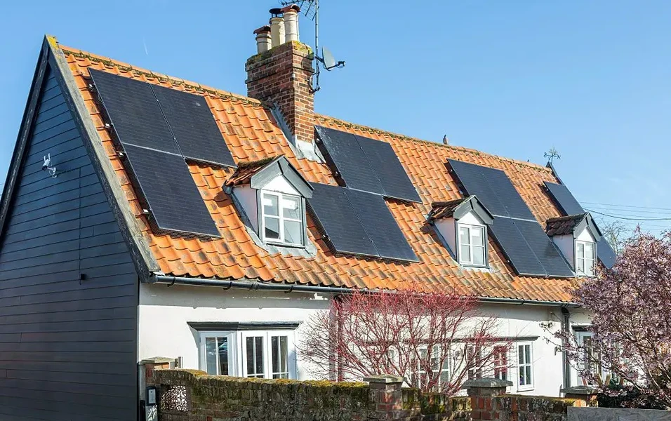 UK homeowner turns heatwave into solar profit surge