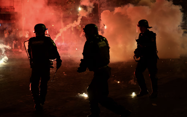Mais de 200 pessoas ficam feridas em celebrações do PSG em Paris
