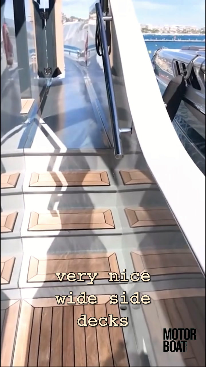 Very nice wide side decks - Editor Hugo Andreae on the Outer Reef 780 ...