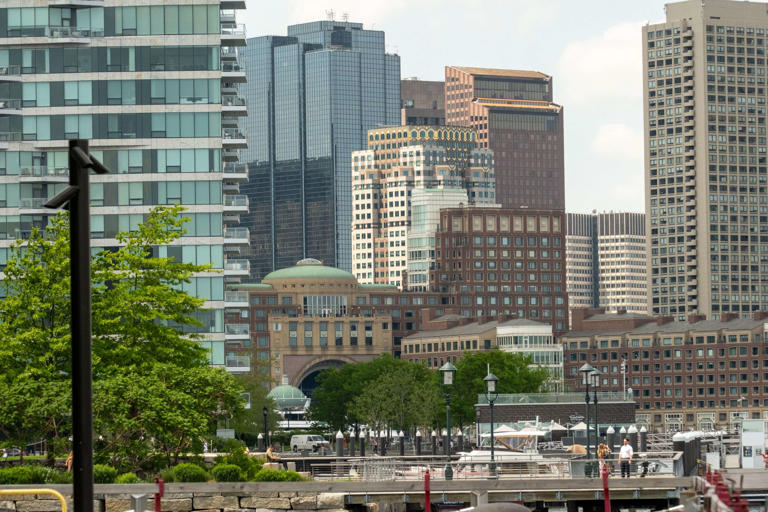 Scattered showers and thunderstorms possible in Boston Sunday evening