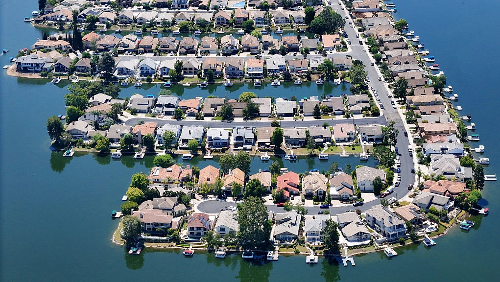 5 affordable waterfront towns for Social Security living