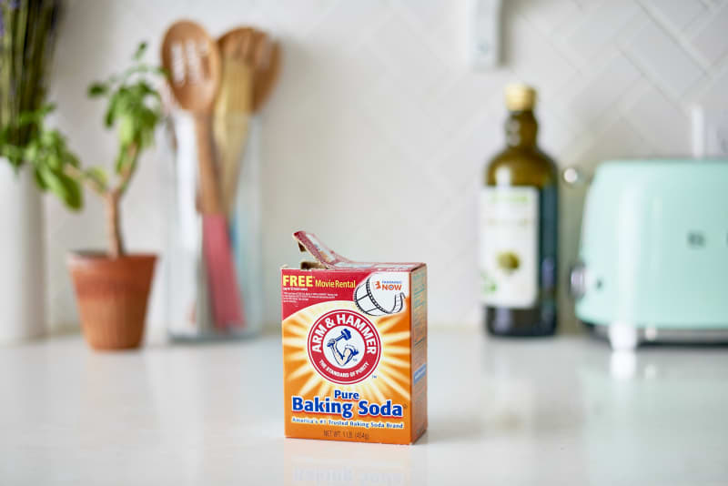 Baking v. vinegar: Pro cleaners agree one is better for cleaning grease