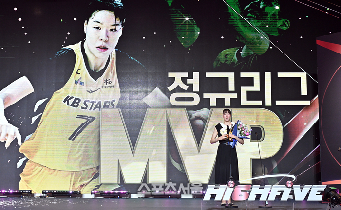 김단비 제쳤다! ‘5억원’ KB 박지수, WKBL 연봉 총액 1위