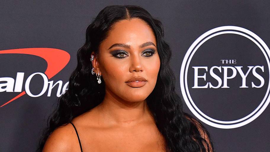 Ayesha Curry outshines Stephen with dress for Broadway date night