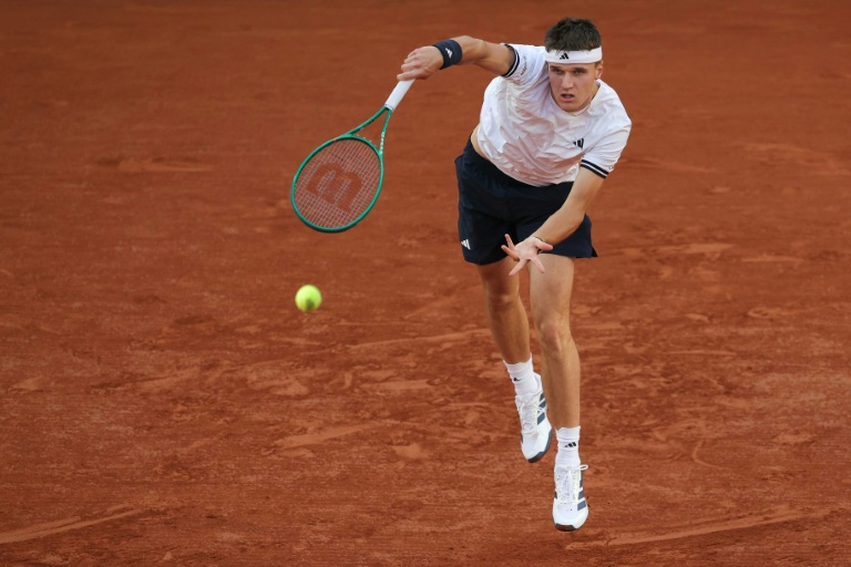 Mensik holds off Rublev to book maiden French Open last-eight spot