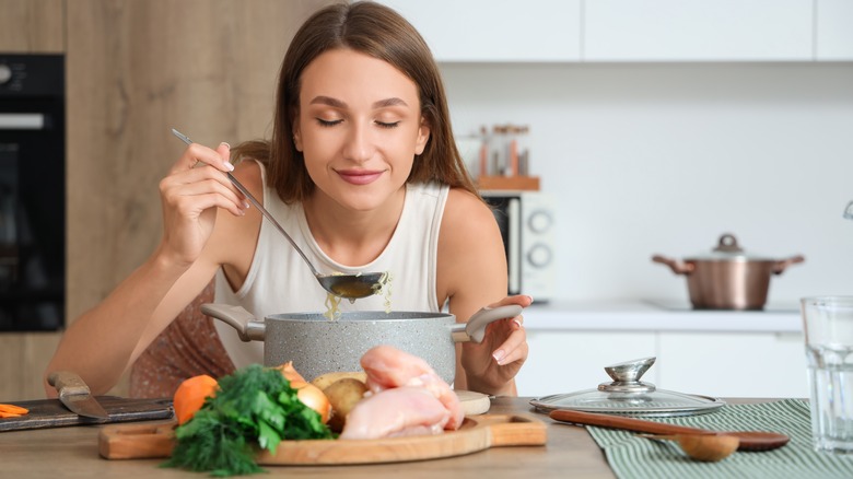 Drinking chicken broth every day has an unexpected effect on the way we ...