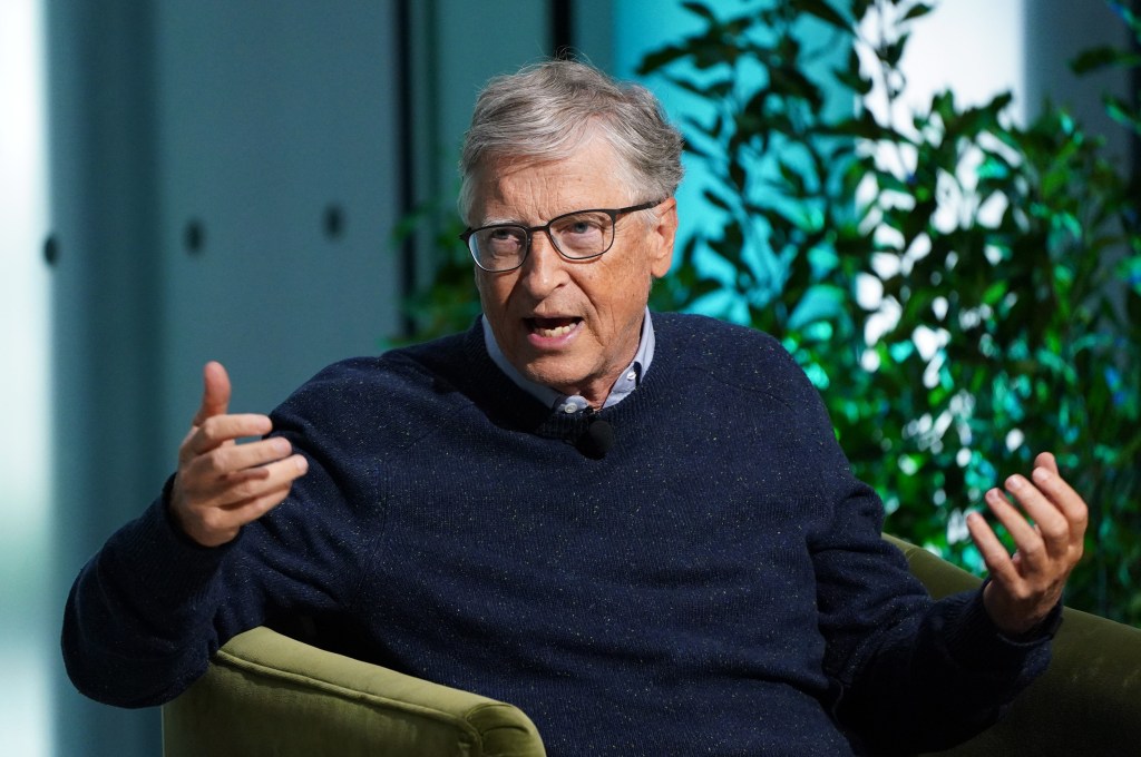 Bill Gates plotted to look like Mr. Rogers — using customized mannequin ...