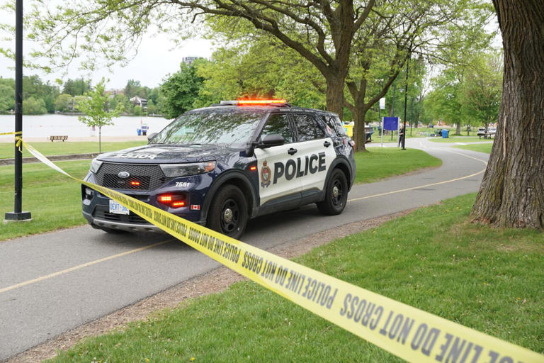 Man in critical condition, teenage girl injured in Mooney's Bay stabbing