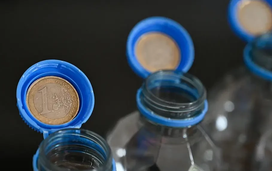 Bottle-cap rule becomes flashpoint in EU regulation debate