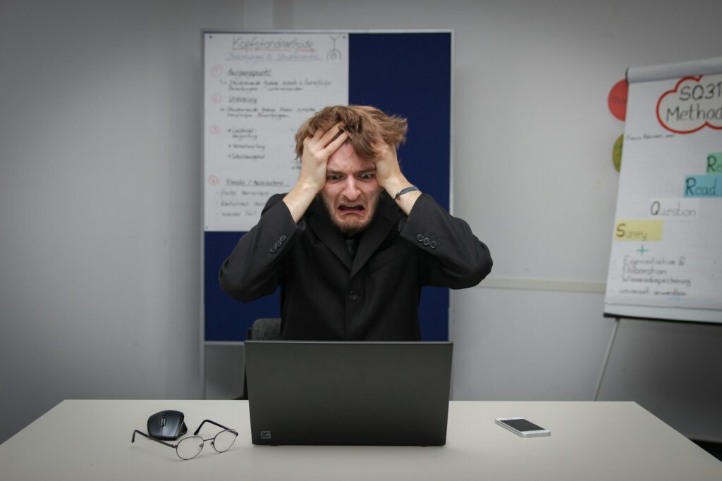 15 signs your boss has no business leading a team
