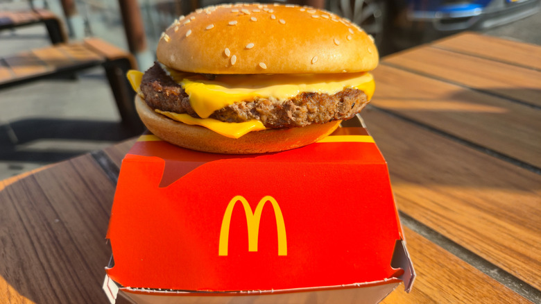 Why fast food logos often have these 2 colors