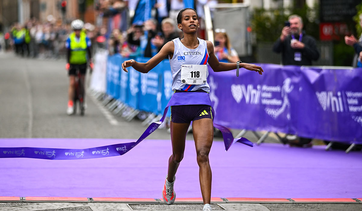 Twin sisters race to finish line as 30,000 take part in the Vhi Women's ...