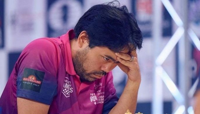 Star-studded field battles in 'transfer chess'