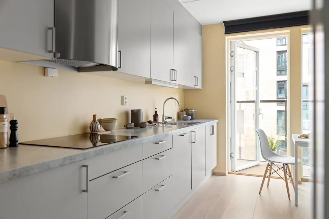 8 popular kitchen layouts ranked by designers from worst to best