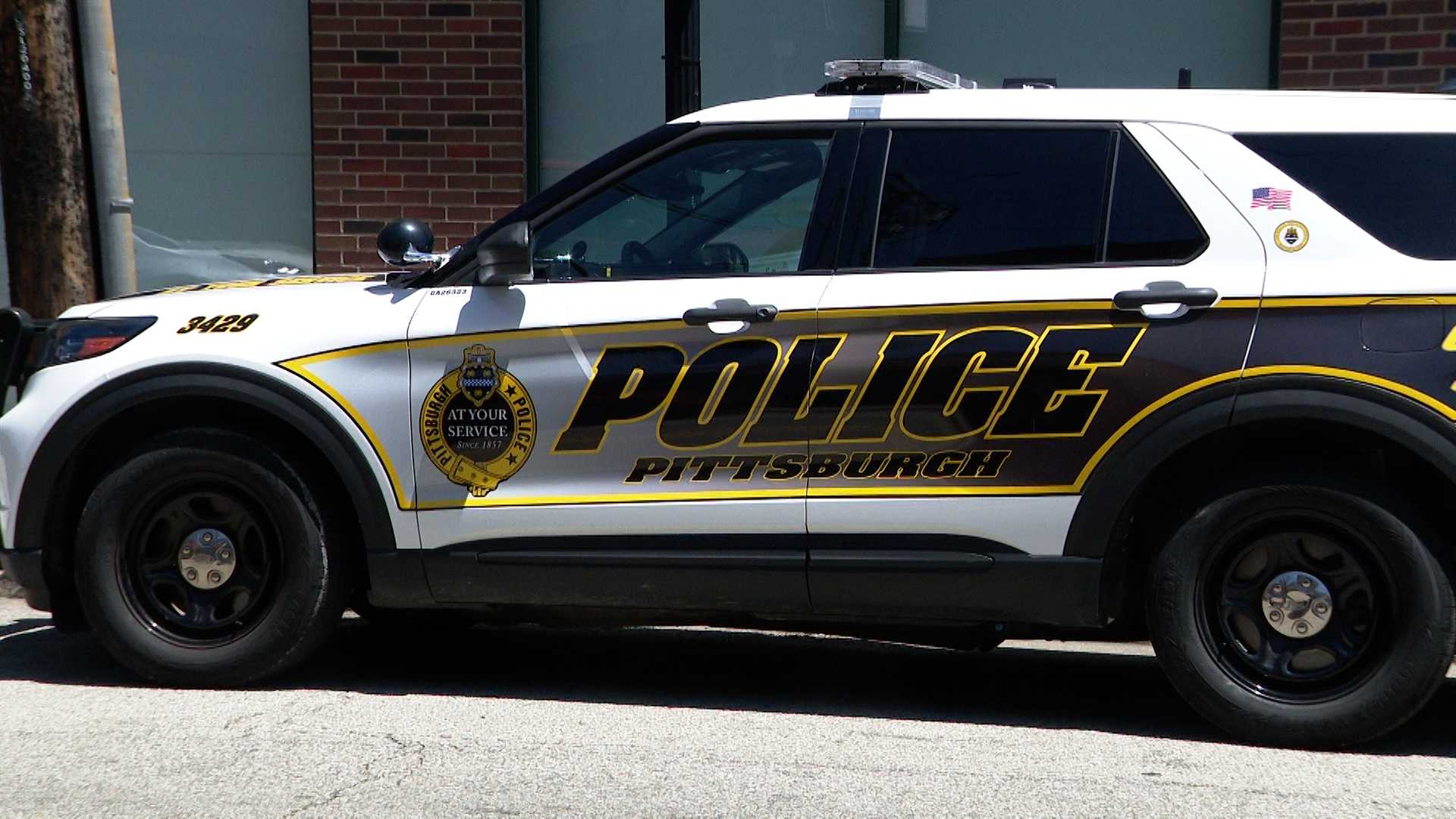 3-vehicle crash causes damage and gas leak on Sawmill Run Boulevard