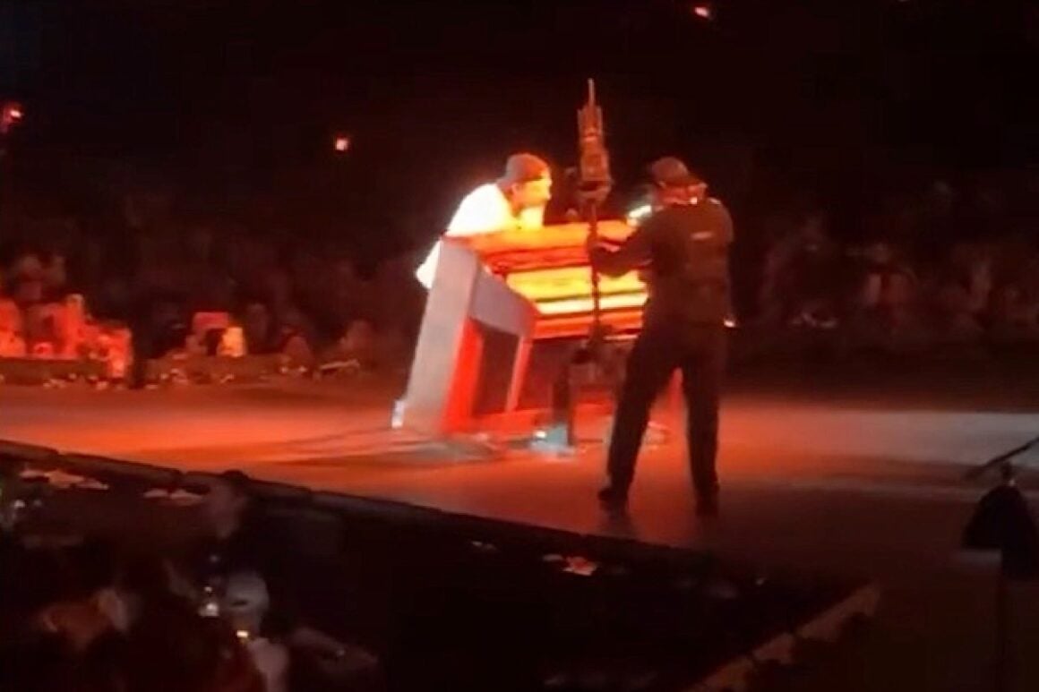Morgan Wallen flips piano onstage after equipment malfunction derails ...