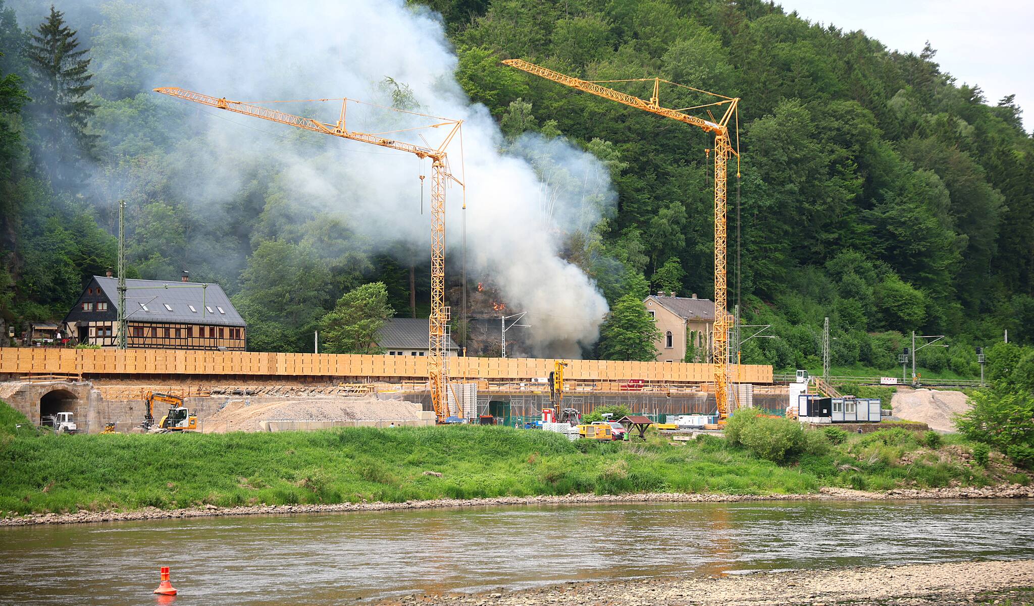 Nicht komplett gelöschte Feuerschale löste Waldbrand in der Sächsischen ...