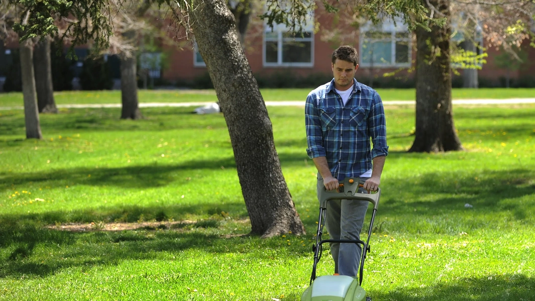 This Old House shares expert gas mower upkeep tips