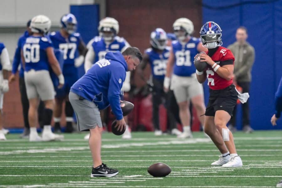 “How stupid society has become”: NFL fans erupt over New York Giants QB ...