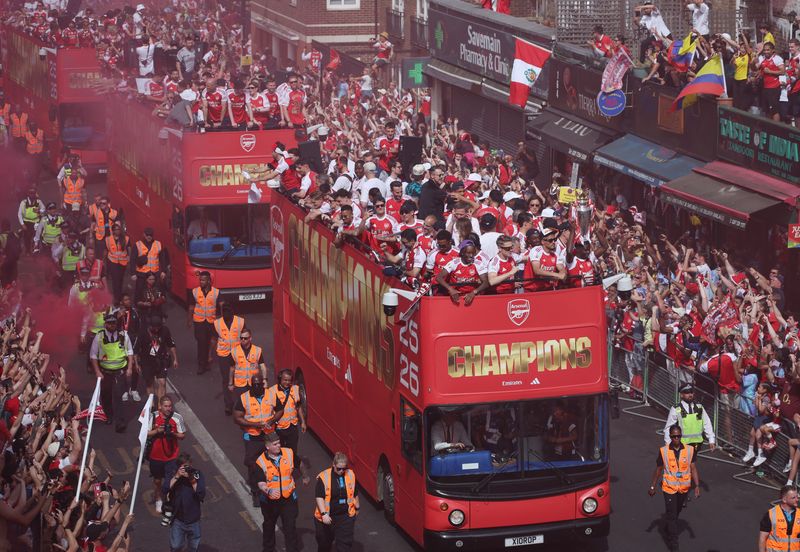 Soccer-Arsenal paint London red with victory parade after Premier ...
