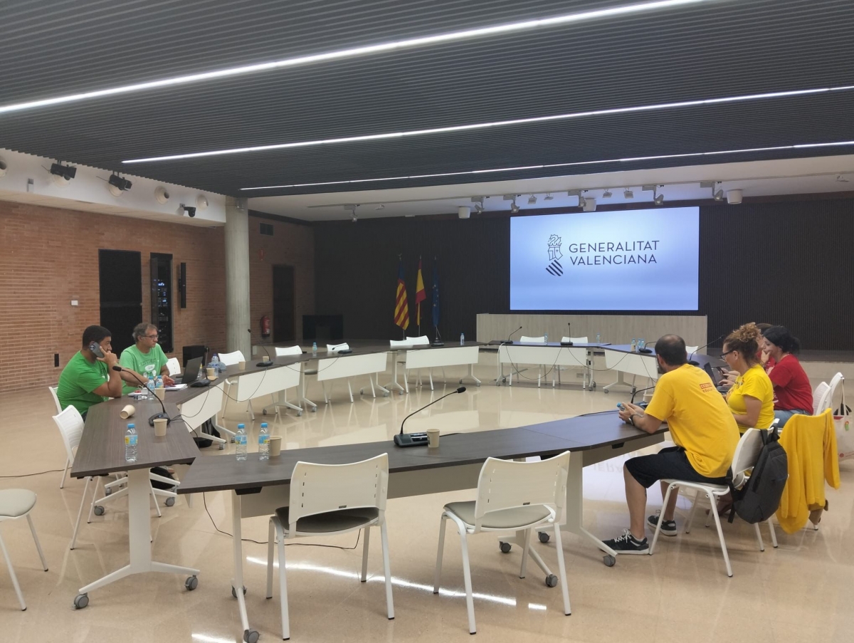 Tres sindicatos se quedan dentro de la Conselleria y reclaman seguir ...