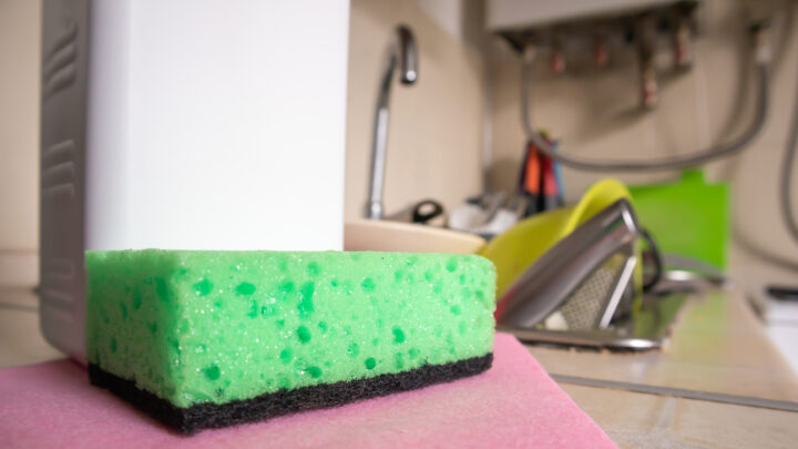 Things people with spotless kitchens do every week