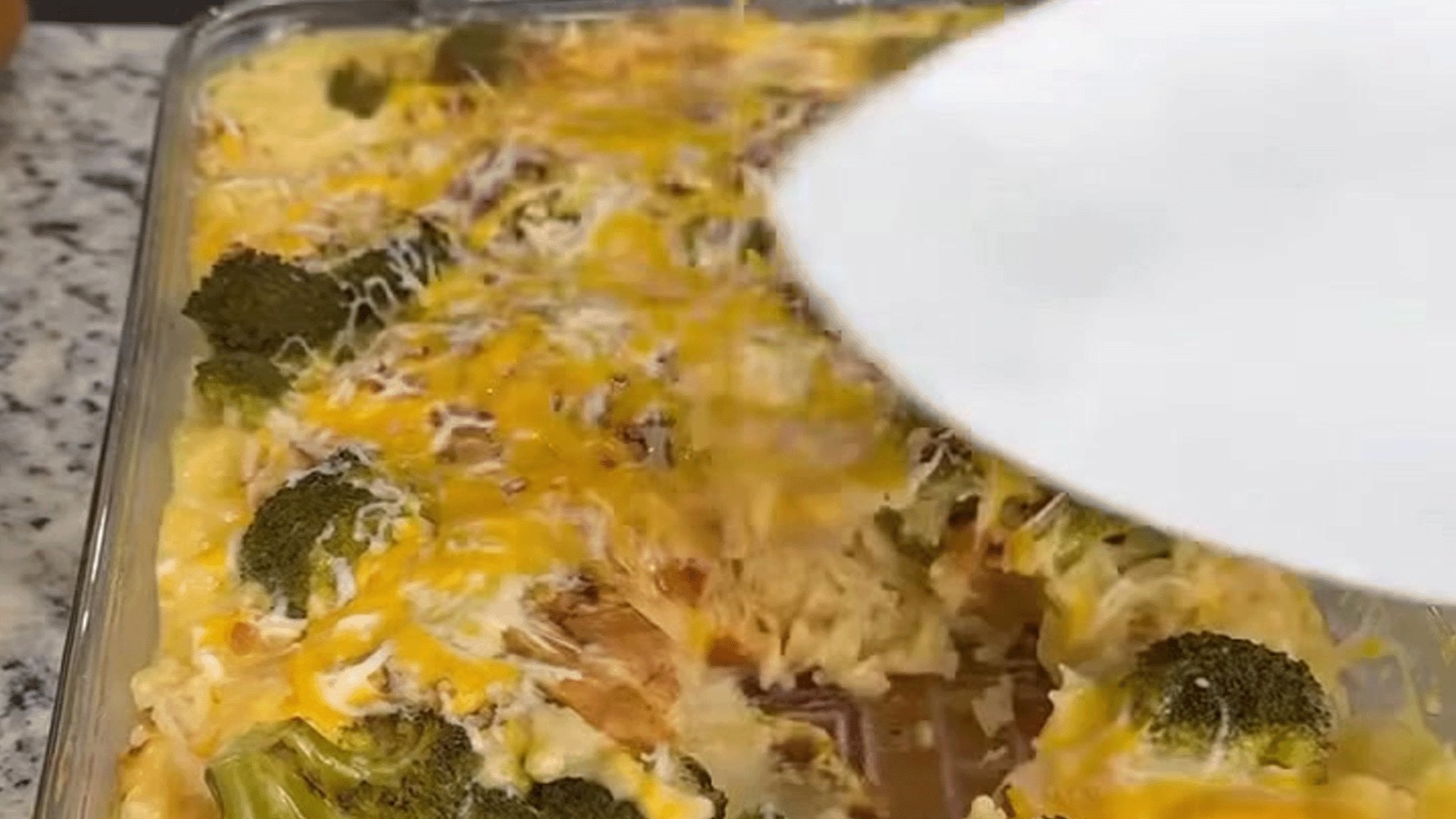 Cheesy chicken and rice with broccoli