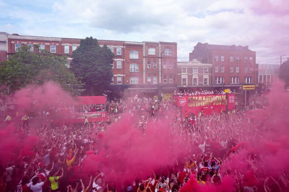 Arsenal turn London red as trophy parade attracts one million fans and ...