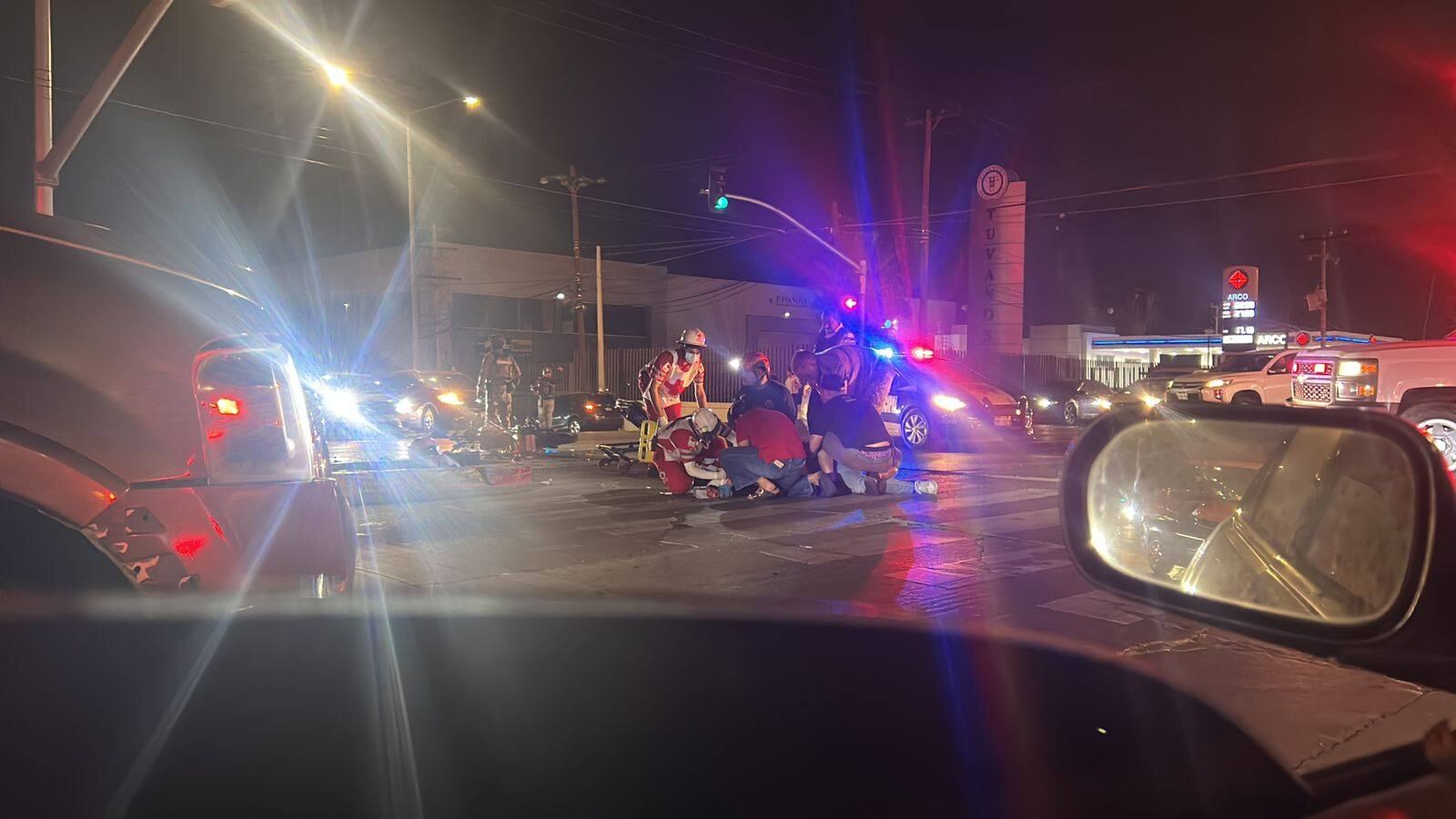 Pareja de motociclistas queda grave tras choque frente al Palacio ...