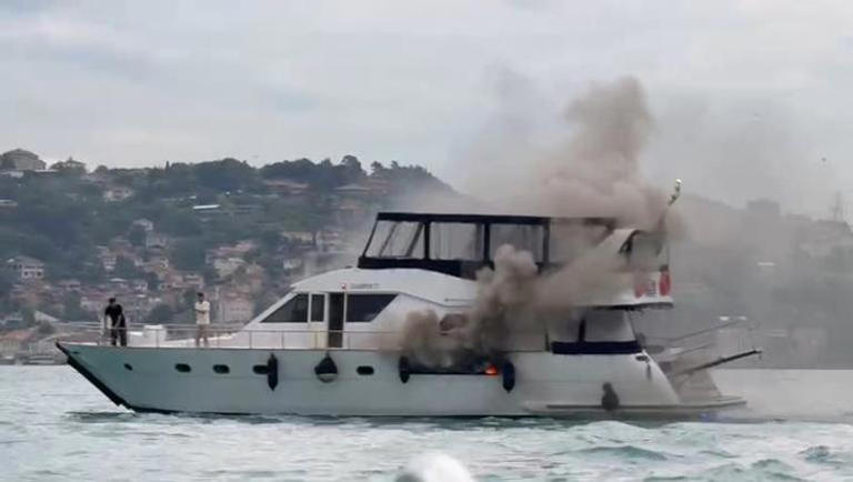 İstanbul Bebek sahili açıklarında teknede korkutan yangın