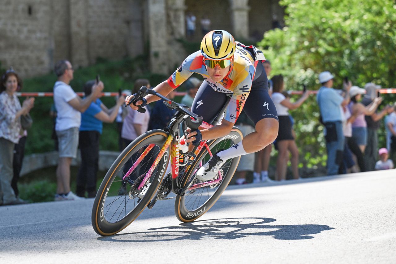 Guarischi steps into unfamiliar sprinting role following Wiebes's Giro ...
