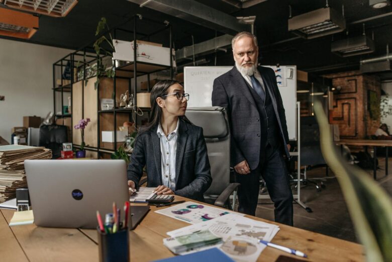 15 signs your boss has no business leading a team