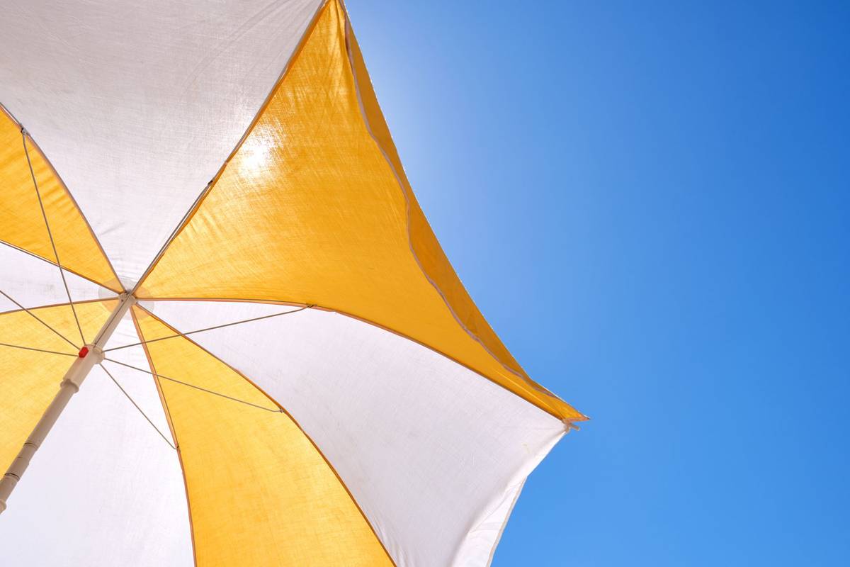 DECO afirma que banhistas podem colocar chapéus de sol em frente às ...