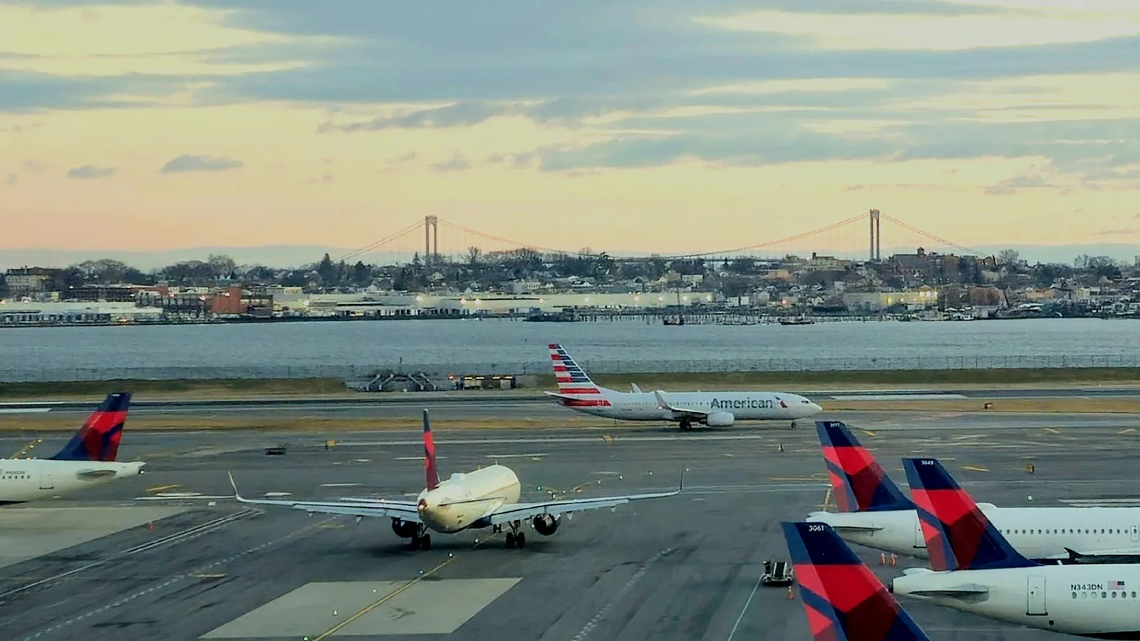 Spirit Airlines' LaGuardia slots set for July auction