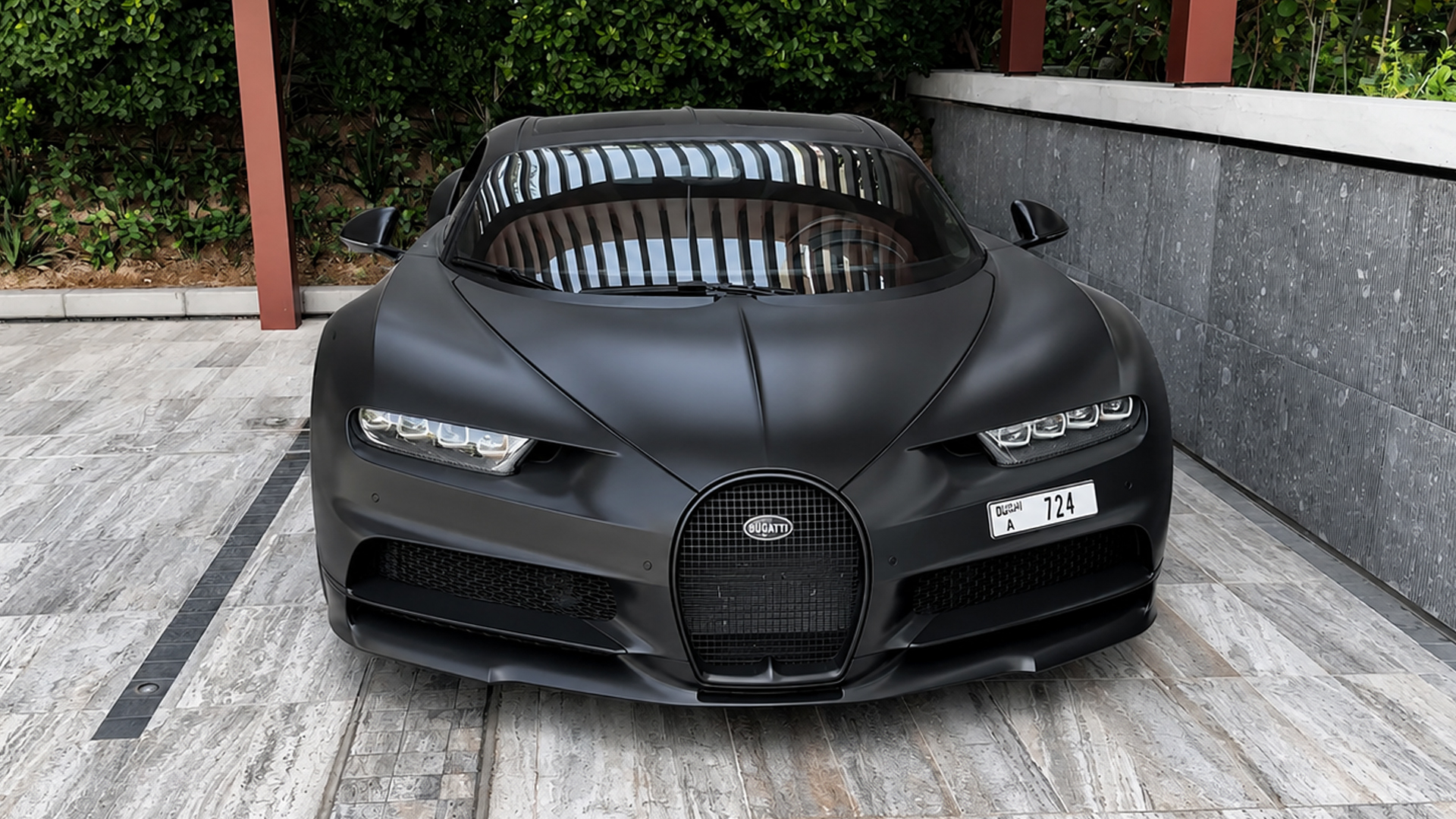 $3.000.000 Bugatti Chiron resting in a prime luxury spot