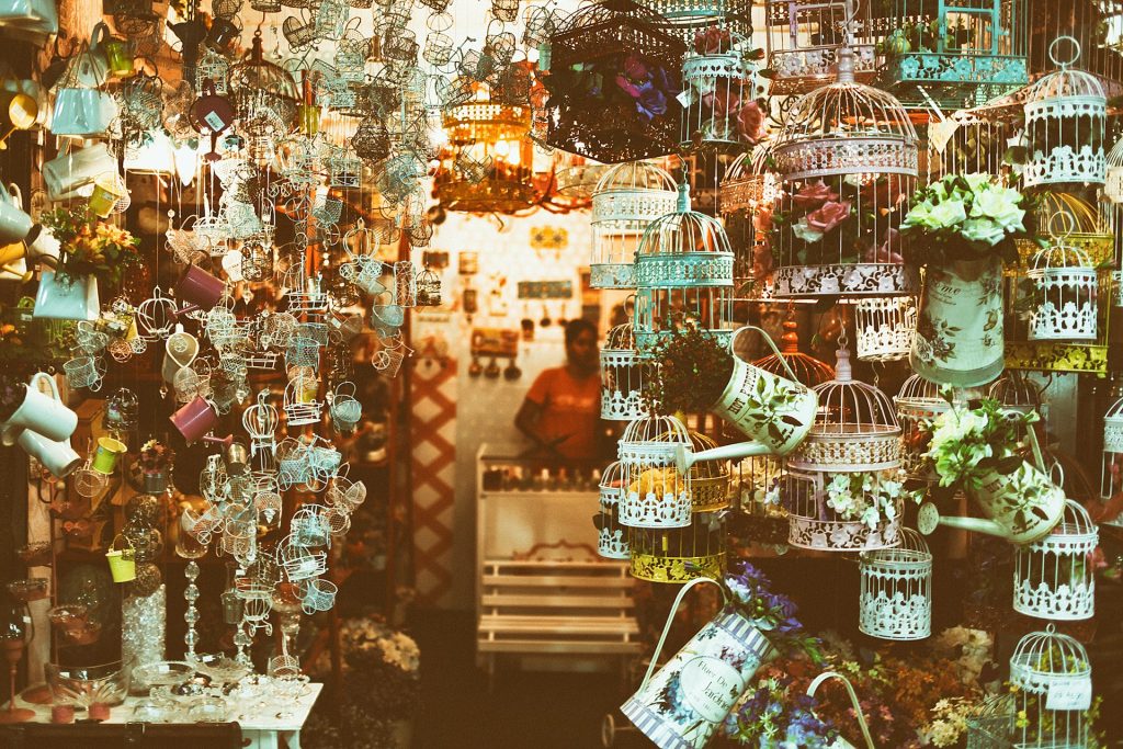 17 signs a popular destination is a total tourist trap
