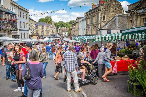 The pretty UK town with 'best' high street - heaving with 100 ...
