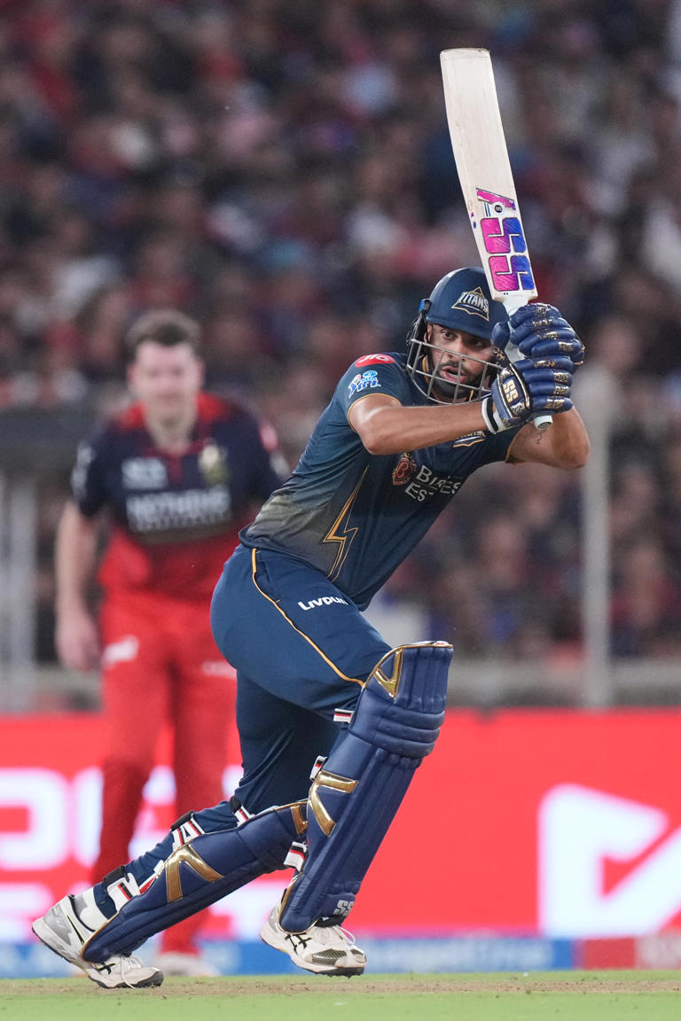 Kohli leads Bengaluru to 5-wicket win over Gujarat in Indian Premier ...