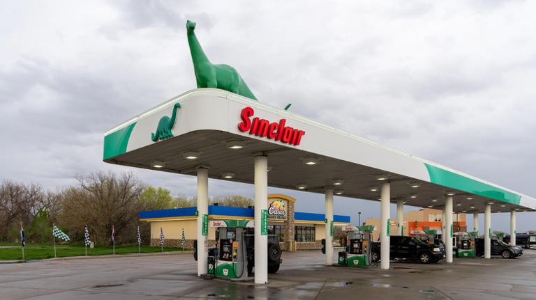Who owns Sinclair gas stations?