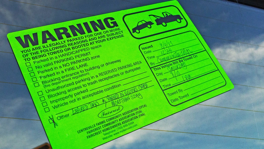 How HOAs regulate driveway parking
