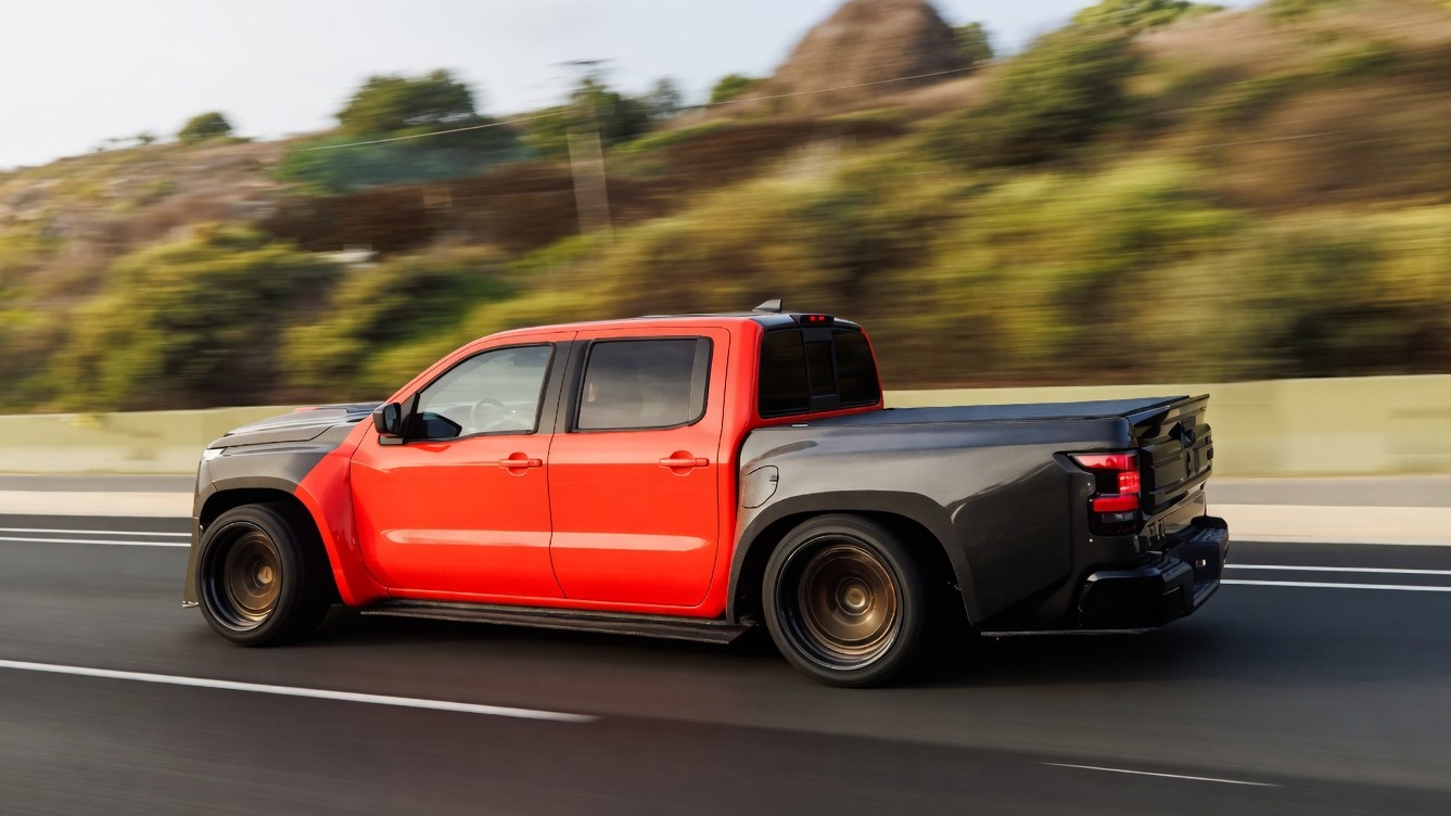 This Nissan Frontier builds a carbon widebody tarmac look