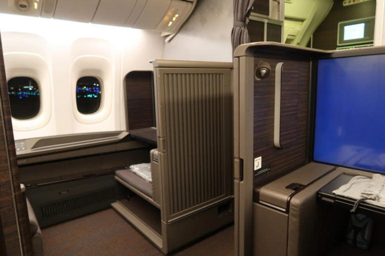4 incredible first class flights you can book with Chase Sapphire ...