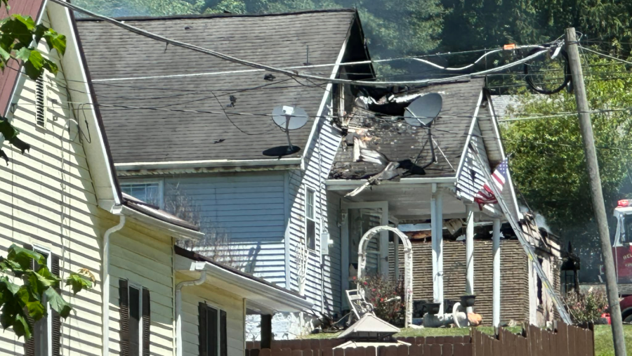 House fire spreads to multiple structures in Bellaire
