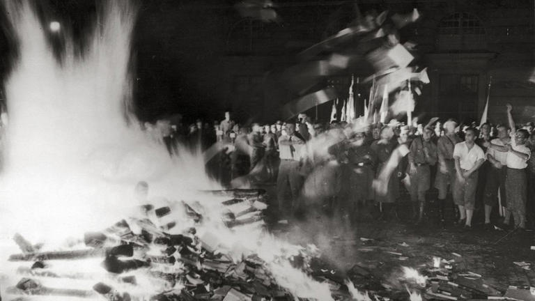 Flying books turn into ghostly streaks in this eerie 1933 photo ...