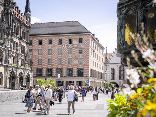 Machtwechsel am Marienplatz: Milliardär sichert sich Mehrheit am ...