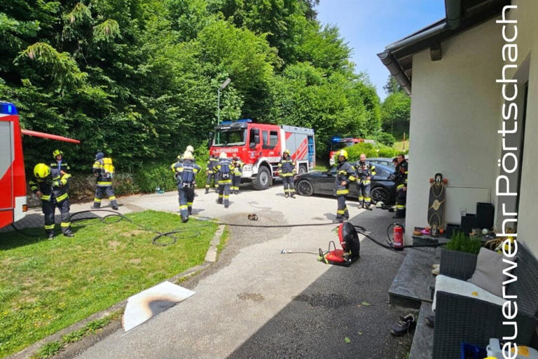 Brand in Küche: Mutter und Sohn im Krankenhaus