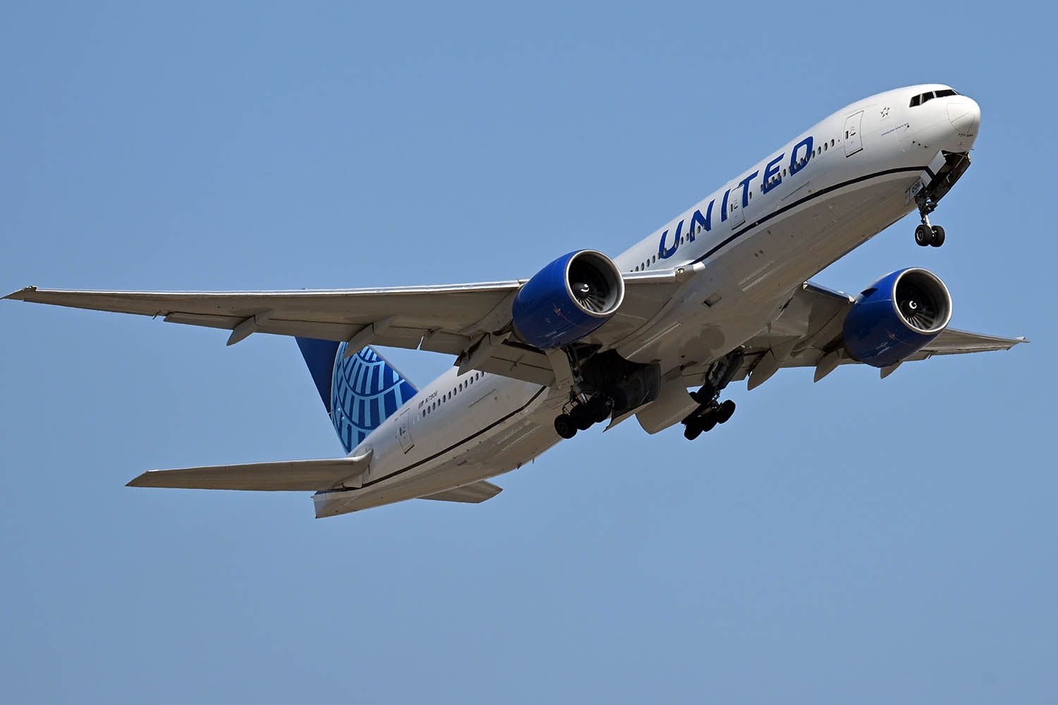 United Airlines passenger named Bluetooth network ‘Bomb,’ fellow ...