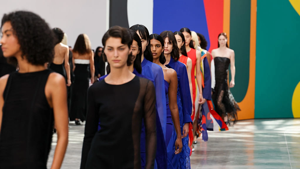 15 fashion trends for stylish older women in 2026
